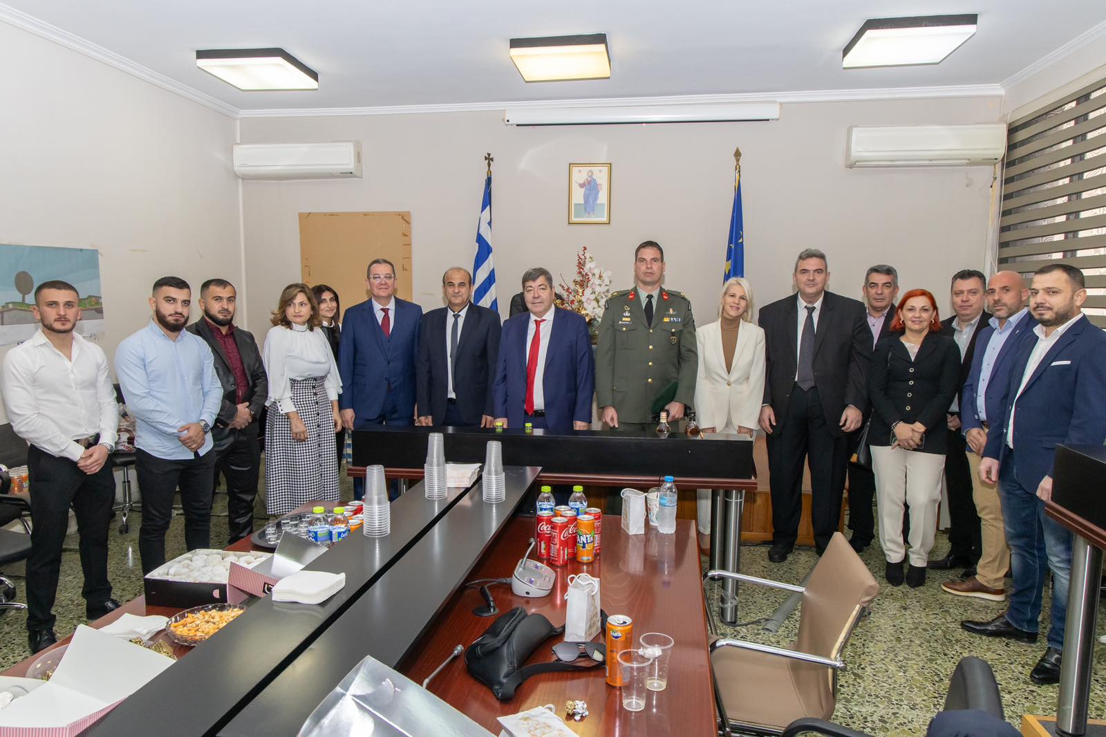 ΕΝΩΠΙΟΝ ΤΟΥ ΔΗΜΑΡΧΟΥ κ. ΙΩΑΝΝΗ ΗΛΙΑ και των ΜΕΛΩΝ του Δ.Σ. Με κάθε ...