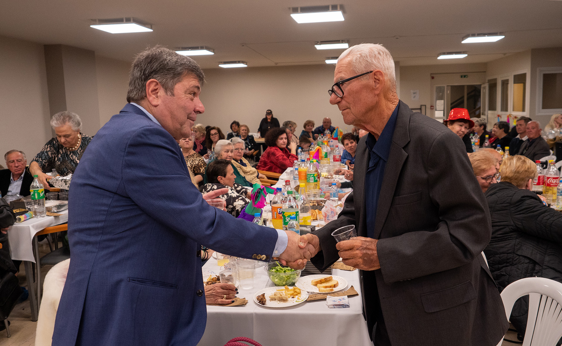 Τα Κ.Α.Π.Η του Ασπροπύργου τίμησαν το έθιμο της Τσικνοπέμπτης, σε ...