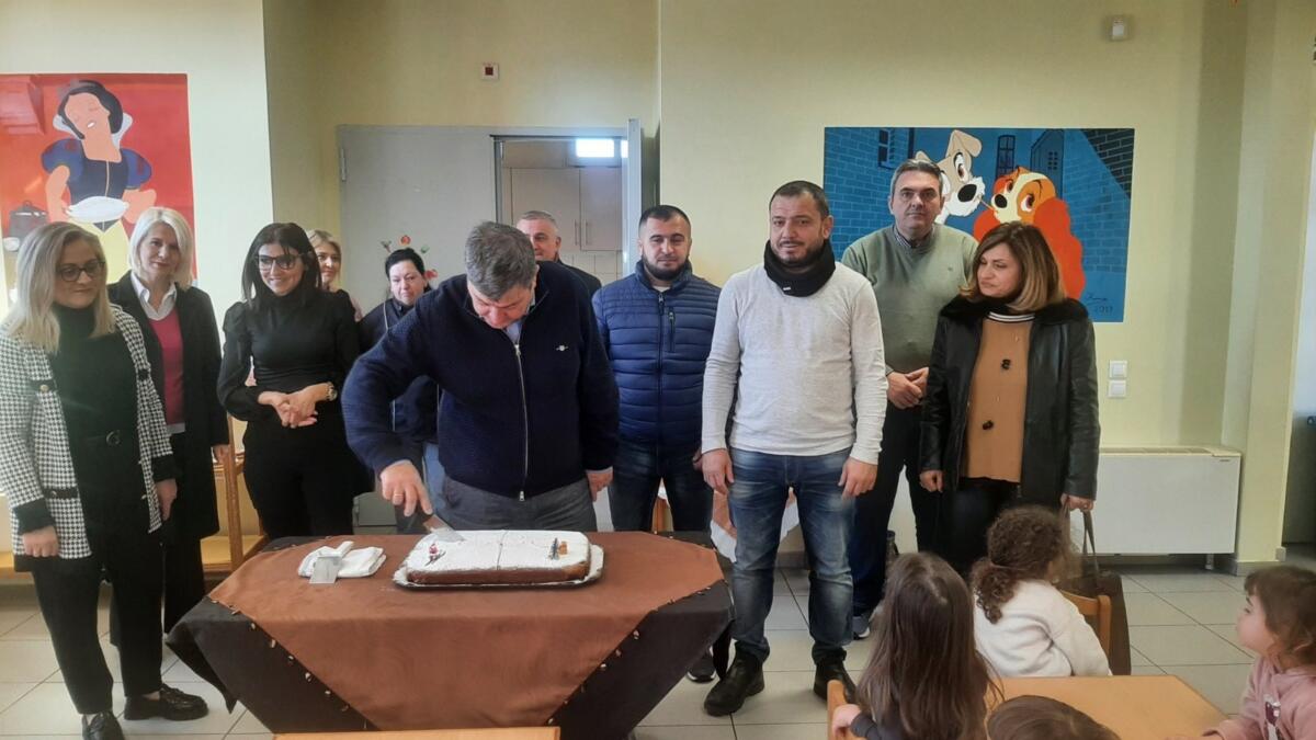ΚΟΠΗ ΠΡΩΤΟΧΡΟΝΙΑΤΙΚΗΣ ΠΙΤΑΣ ΒΡΕΦΟΝΗΠΙΑΚΩΝ ΚΑΙ ΠΑΙΔΙΚΩΝ ΣΤΑΘΜΩΝ | Δήμος ...